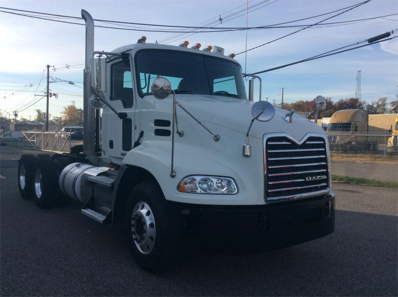 2015 MACK PINNACLE CXU613 - Bergey's Truck Centers: Medium & Heavy Duty ...