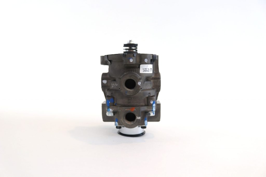 Bendix E6 Foot Brake Valve 286171N - Bergey's Truck Centers: Medium ...