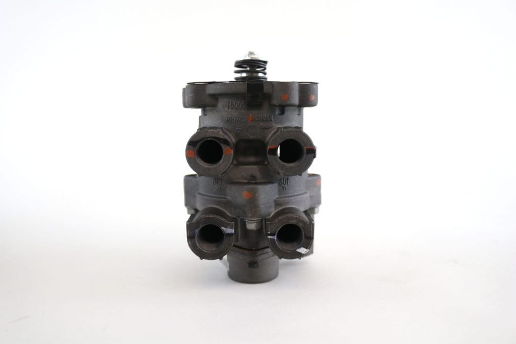 Bendix E 8P Foot Brake Valve 800631 - Bergey's Truck Centers: Medium ...