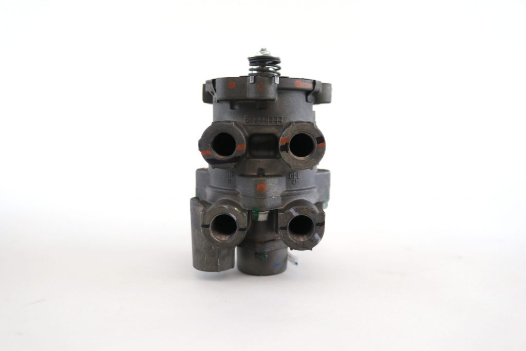 Bendix E 8P Foot Brake Valve 800631 - Bergey's Truck Centers: Medium ...
