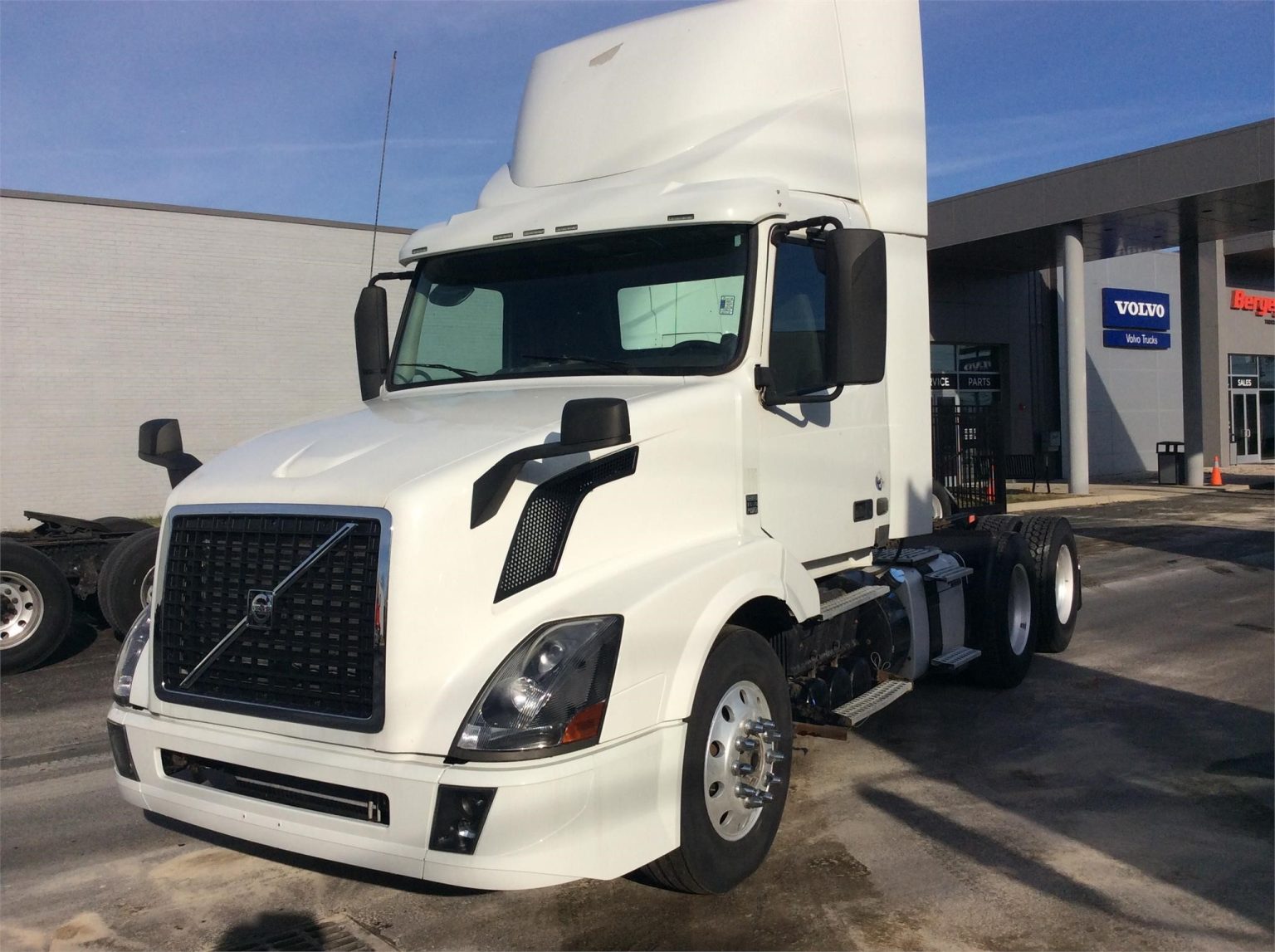 Volvo VNL 400 - Bergey's Truck Centers: Medium & Heavy Duty Commercial ...