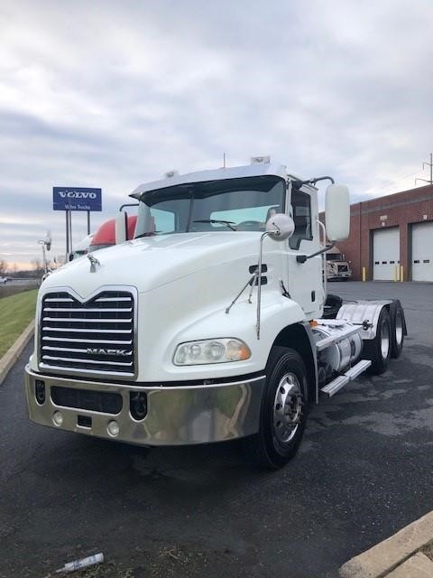 2009 MACK PINNACLE CXU613 - Bergey's Truck Centers: Medium & Heavy Duty ...