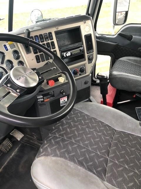 2009 MACK PINNACLE CXU613 - Bergey's Truck Centers: Medium & Heavy Duty ...