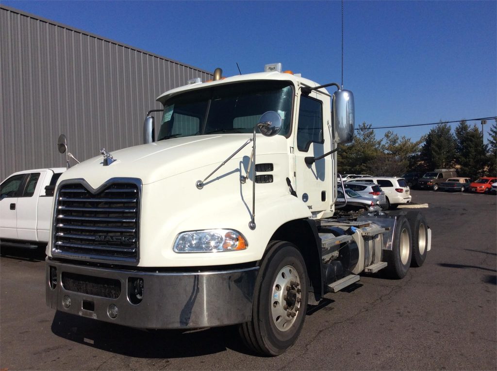 2015 MACK PINNACLE CXU613 - Bergey's Truck Centers: Medium & Heavy Duty ...