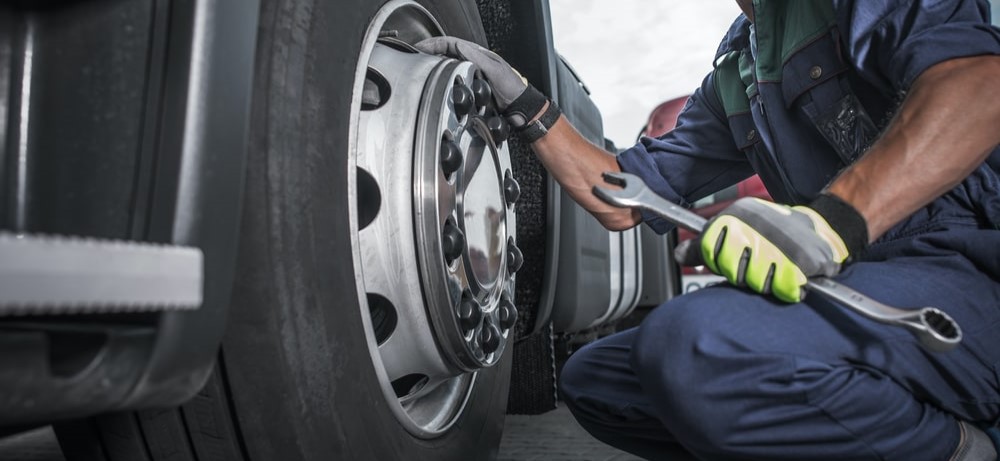 Commercial Tire Service - Bergey's Truck Centers: Medium & Heavy Duty ...