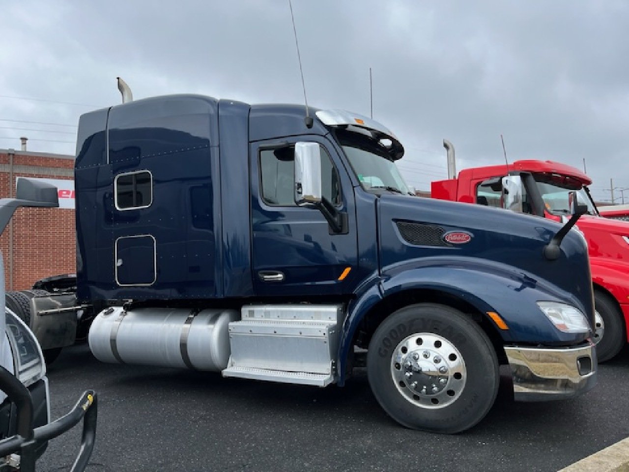 2016 PETERBILT 579 - Bergey's Truck Centers: Medium & Heavy Duty ...