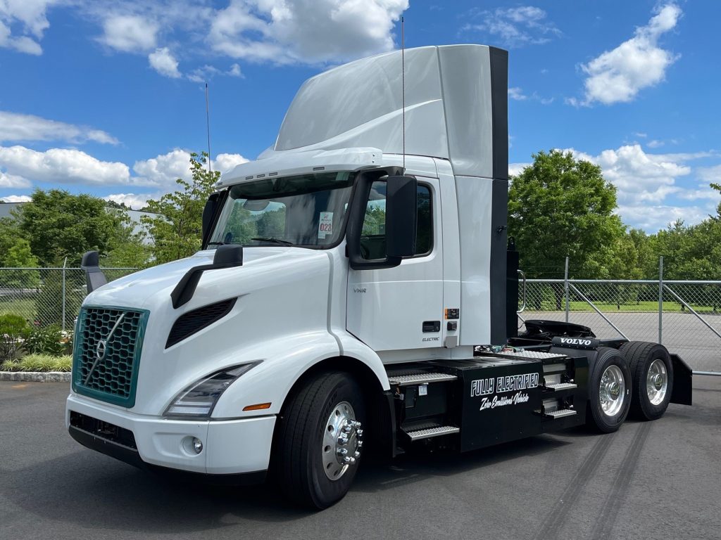 2025 VOLVO New VNL64T860 - Bergey's Truck Centers: Medium & Heavy Duty ...