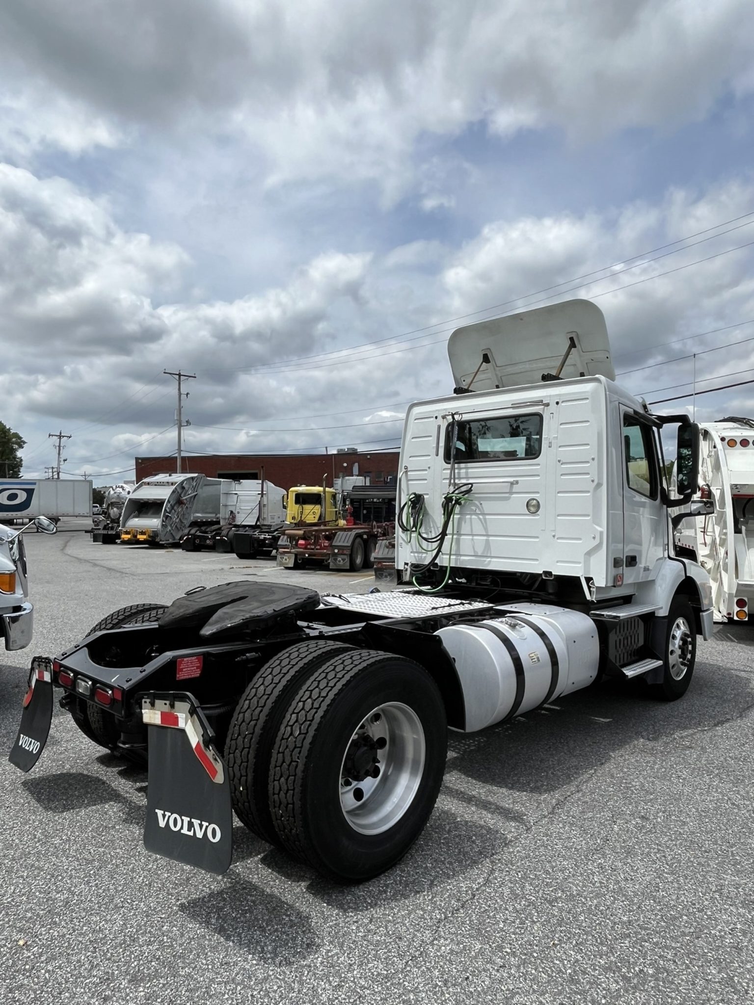 2016 VOLVO VN - Bergey's Truck Centers: Medium & Heavy Duty Commercial ...