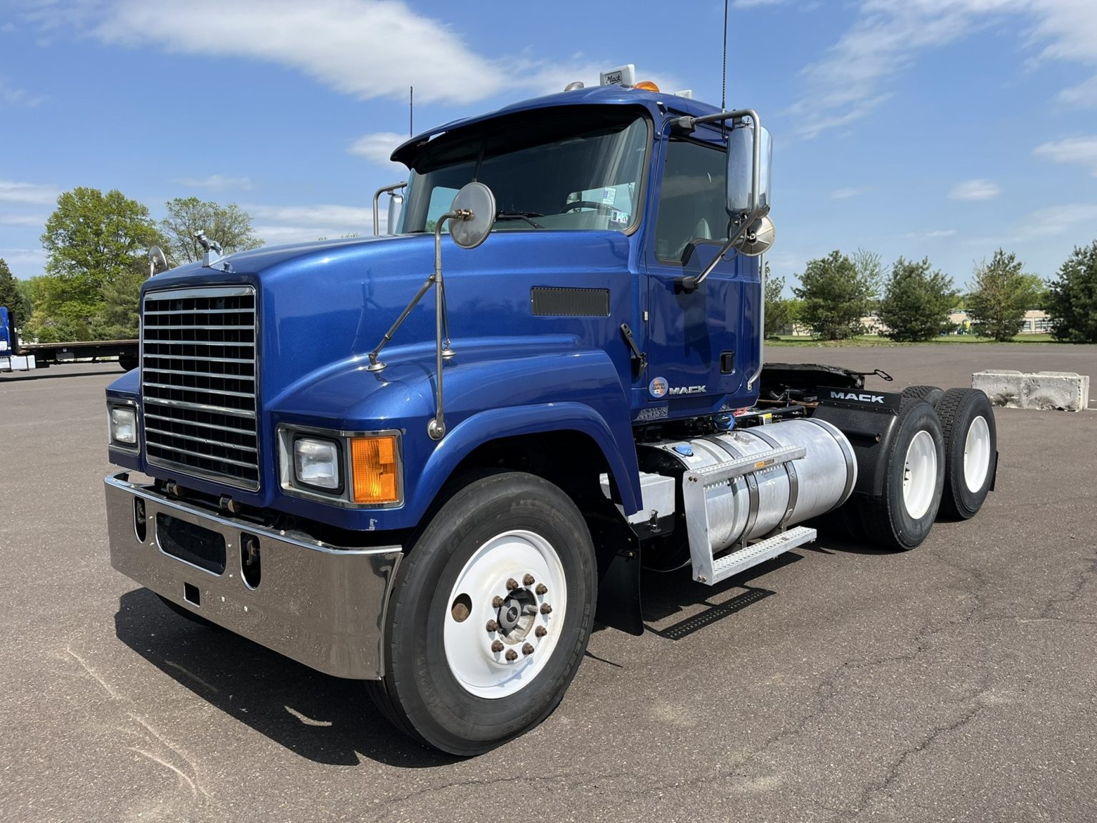 2017 MACK CHU613 - Bergey's Truck Centers: Medium & Heavy Duty ...